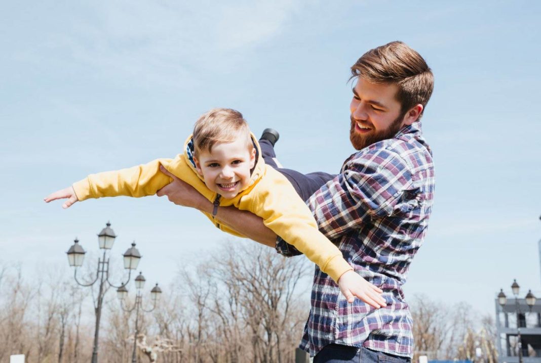 Luna tatălui - Condiții de acordare. Acte necesare. Valoare